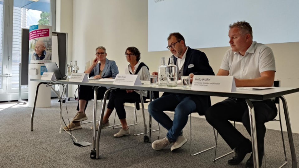 Novas structuras èn in emprim pass en la furmaziun da tgira ...