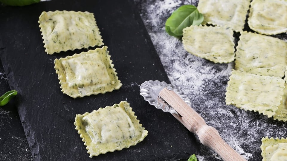 Rezept aus Graubünden - Ravieuls (Ravioli) - Decodar nossa cultura - RTR