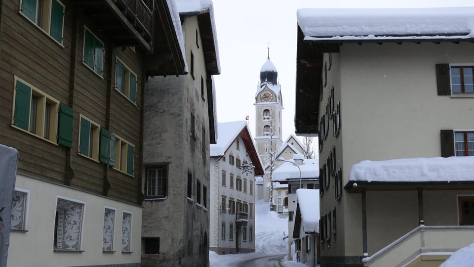 Sumvitg - Ovras solaras e chasas da persunal: bleras finamiras a ...