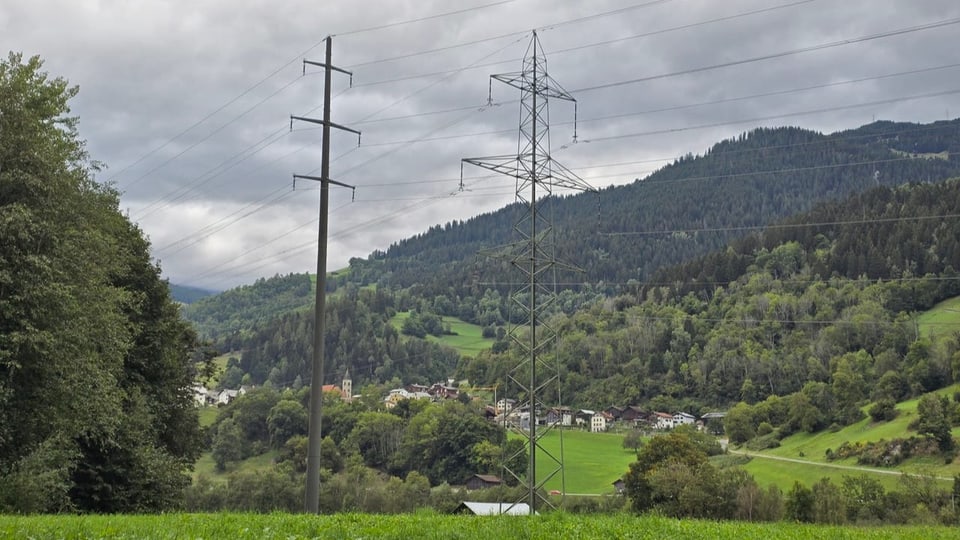 Neuer Strommast: Surselva gewinnt Platz für 20'000 Tonnen Abfall ...