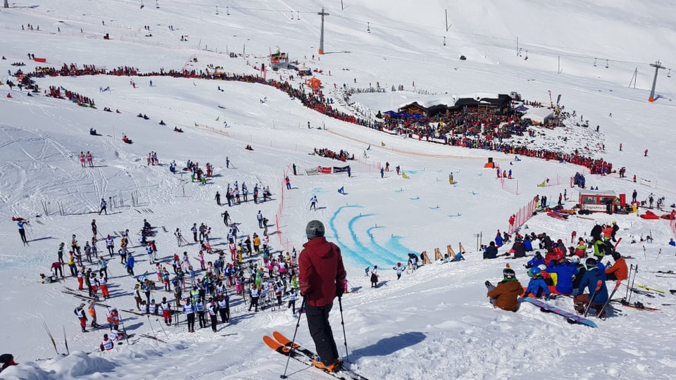 Engiadina Gronda Festa E Bleras Cursas Al Swiss Snow Happening A